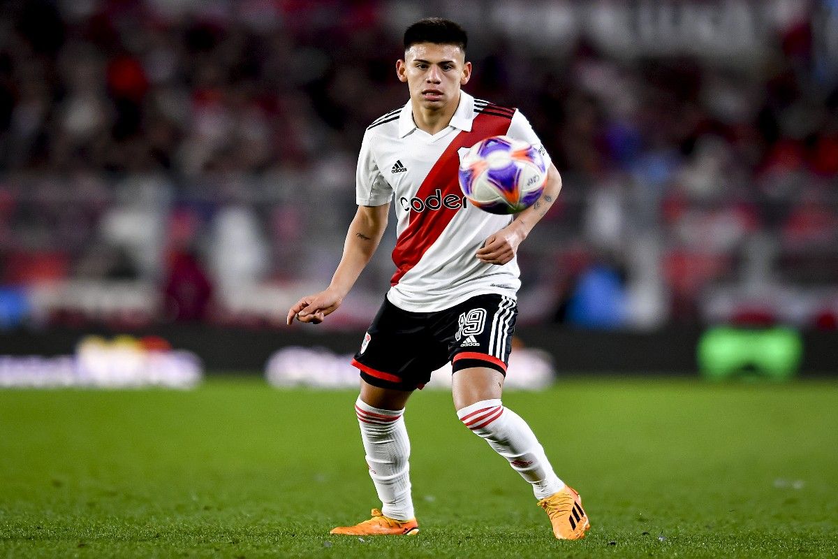 Official: Manchester City complete the signing of Claudio Echeverri.