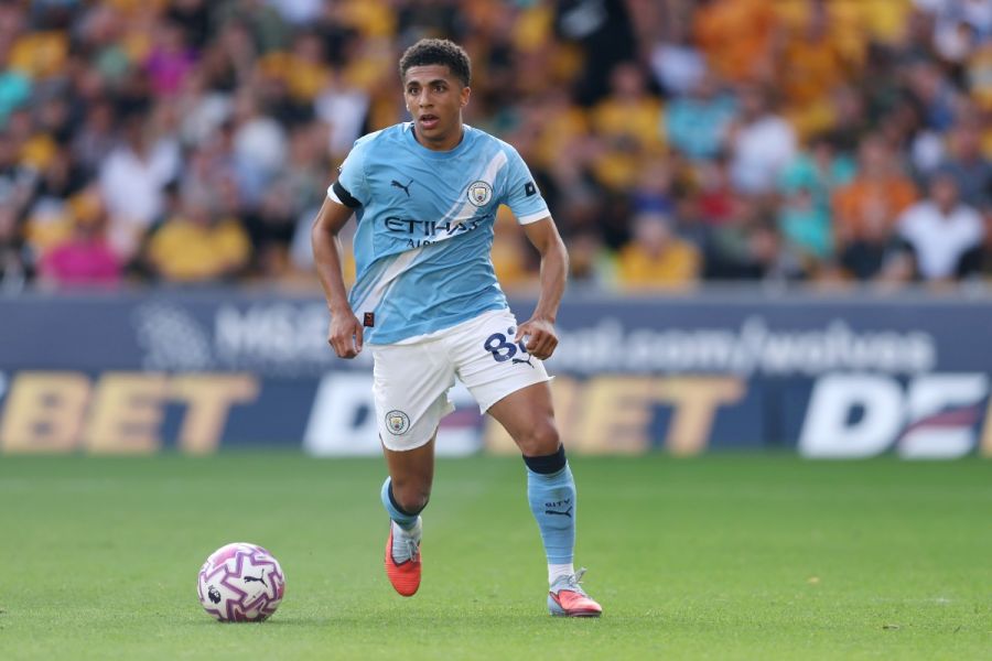 Rico Lewis has extended his contract with Manchester City.
